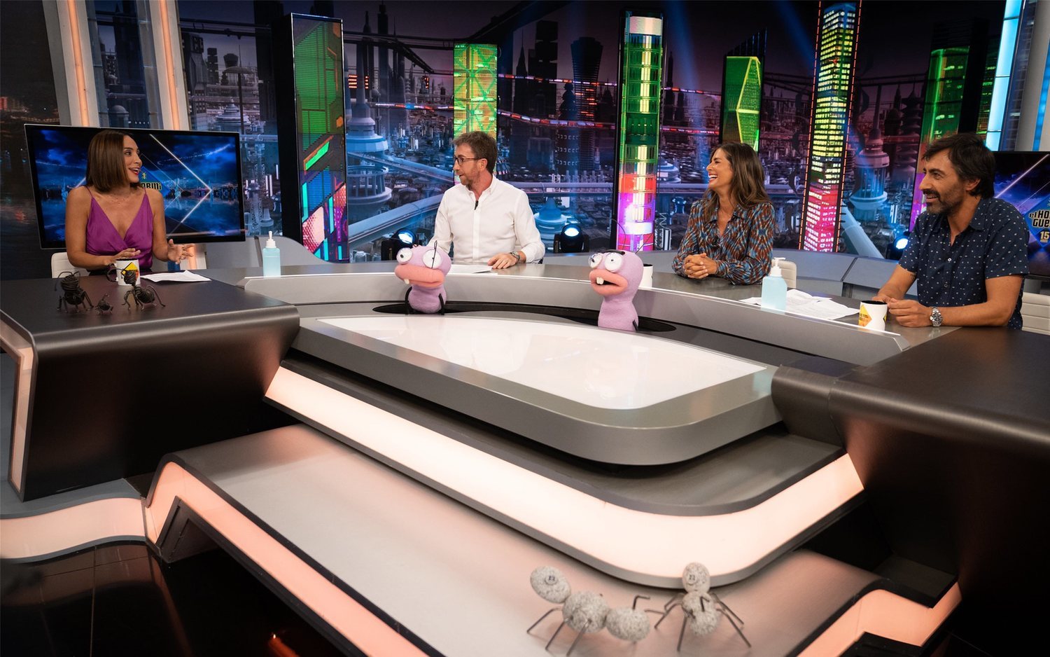 'First dates' une a dos jóvenes que se conocieron en la cola del PCR en ...