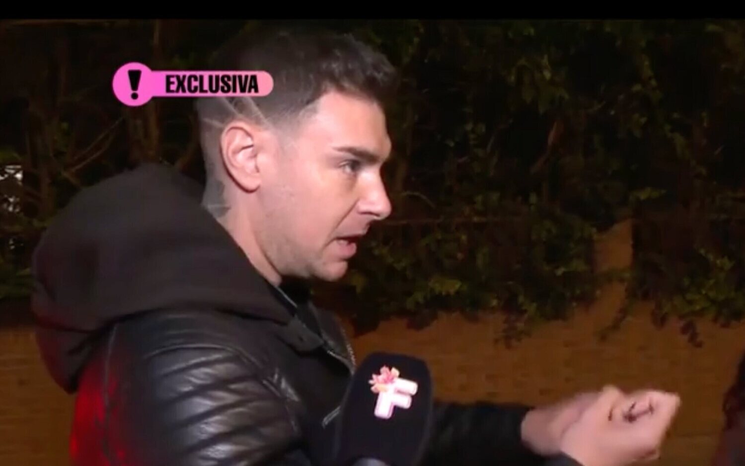 Jacobo Ostos se encara con un vecino ante las cámaras de 'Fiesta ...