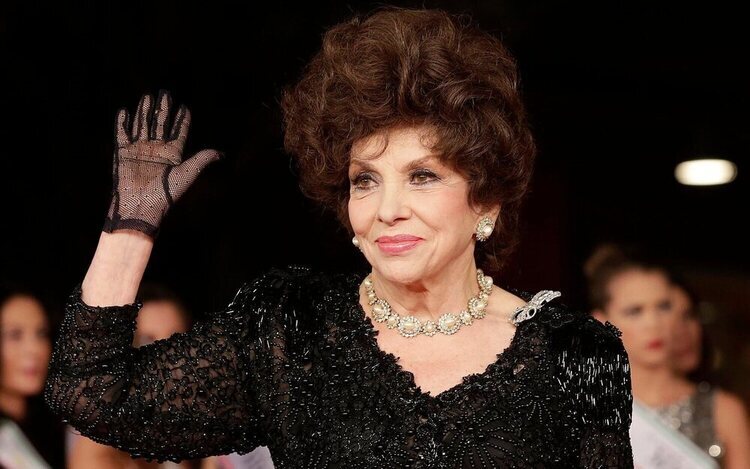 Muere Gina Lollobrigida, actriz de 'Falcon Crest' y 'Vacaciones en el ...