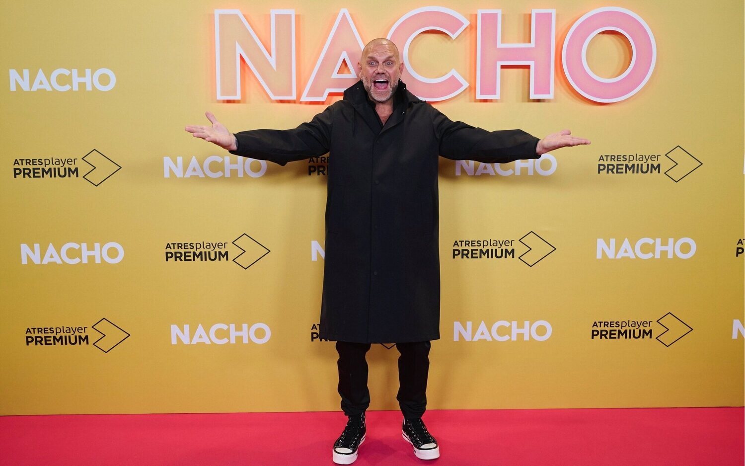 Así es el cameo del propio Nacho Vidal en 'Nacho' y sí, enseña lo que ...
