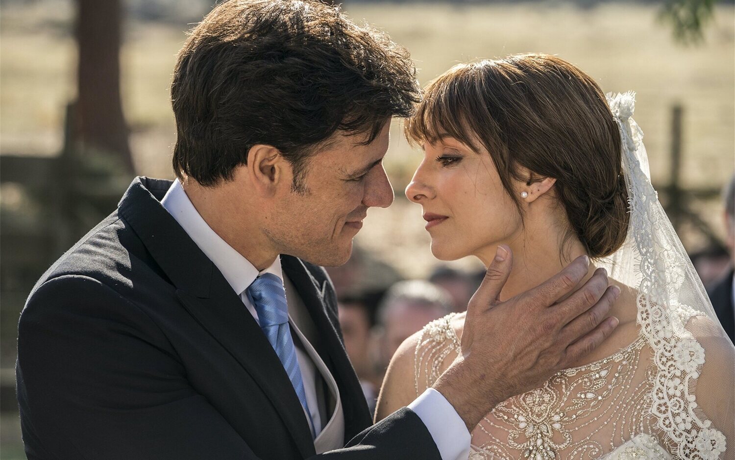 Daniel Grao, Javier Pereira y Abril Zamora fichan por 'Sagrada familia' en su segunda temporada ...