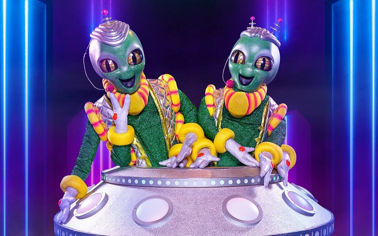 'Mask Singer 3': Paula Echevarría y Miguel Torres se descubren bajo ...