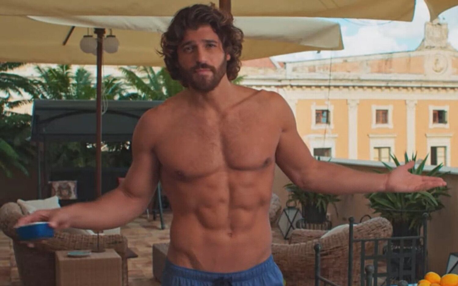 Antena 3 estrena la serie italiana de Can Yaman, 'Violeta como el mar ...