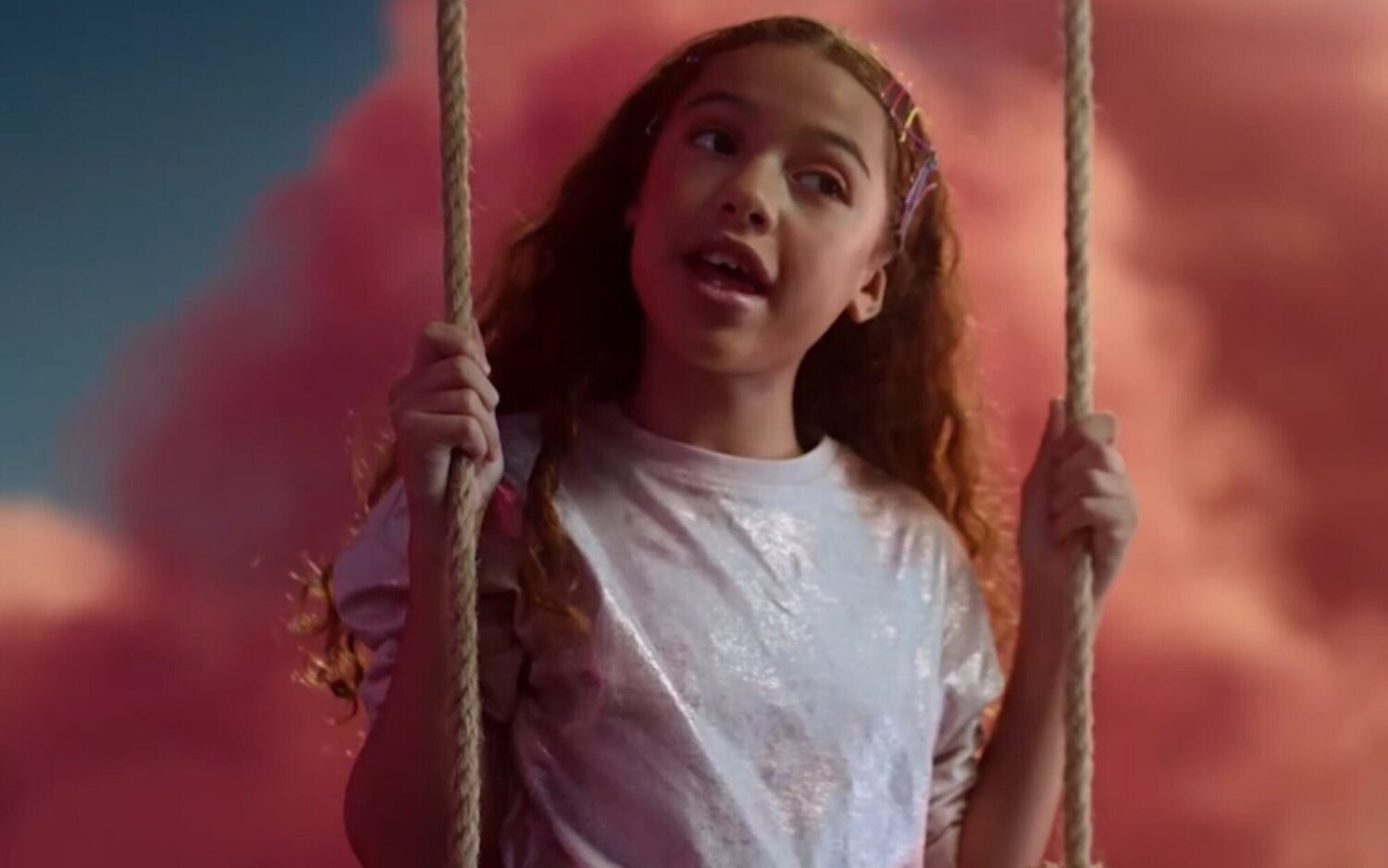 Así es el videoclip de "Loviu", tema de Sandra Valero con el que ...