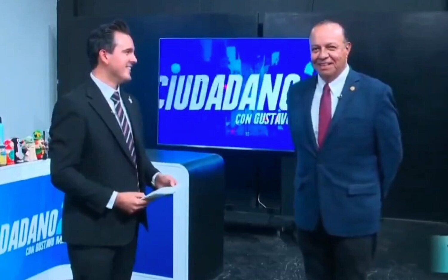 El director de una cadena mexicana despide en directo a uno de sus ...