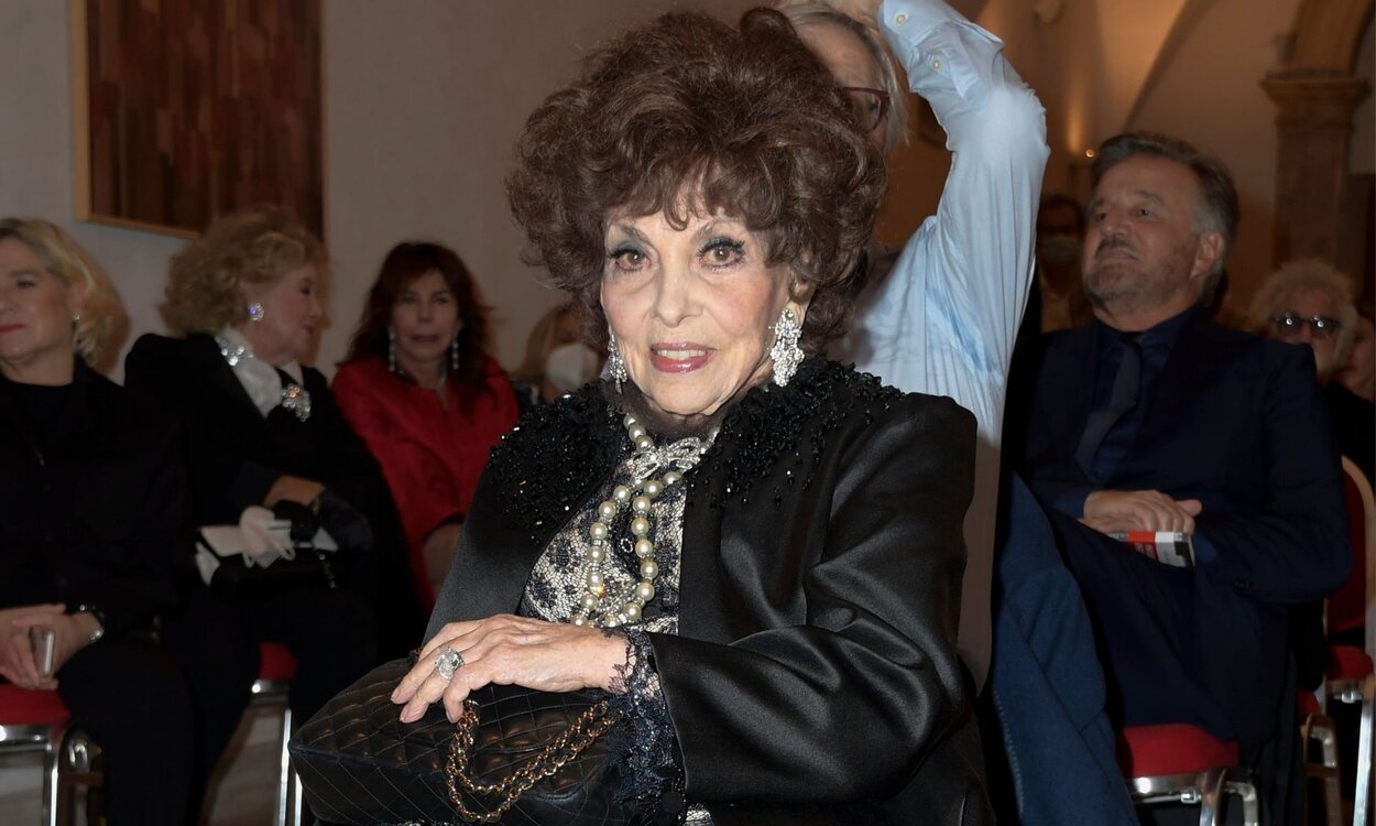 Muere Gina Lollobrigida, actriz de 'Falcon Crest' y 'Vacaciones en el ...