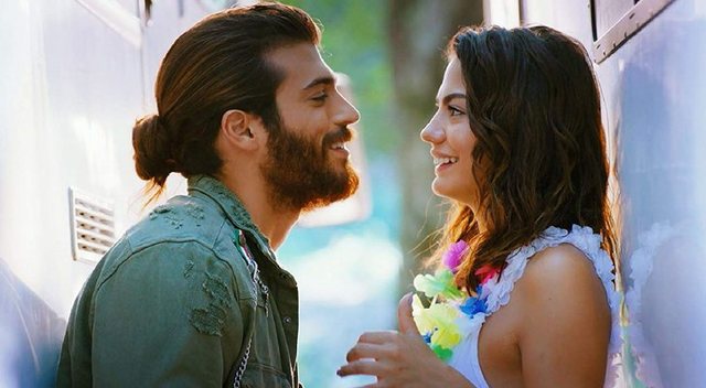 La trayectoria de Can Yaman, el actor turco que arrasa con 'Erkenci Kus ...
