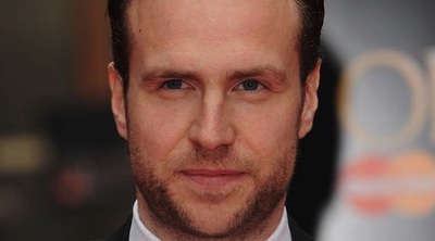 Rafe Spall: noticias, fotos y vídeos de Rafe Joseph Spall - FormulaTV
